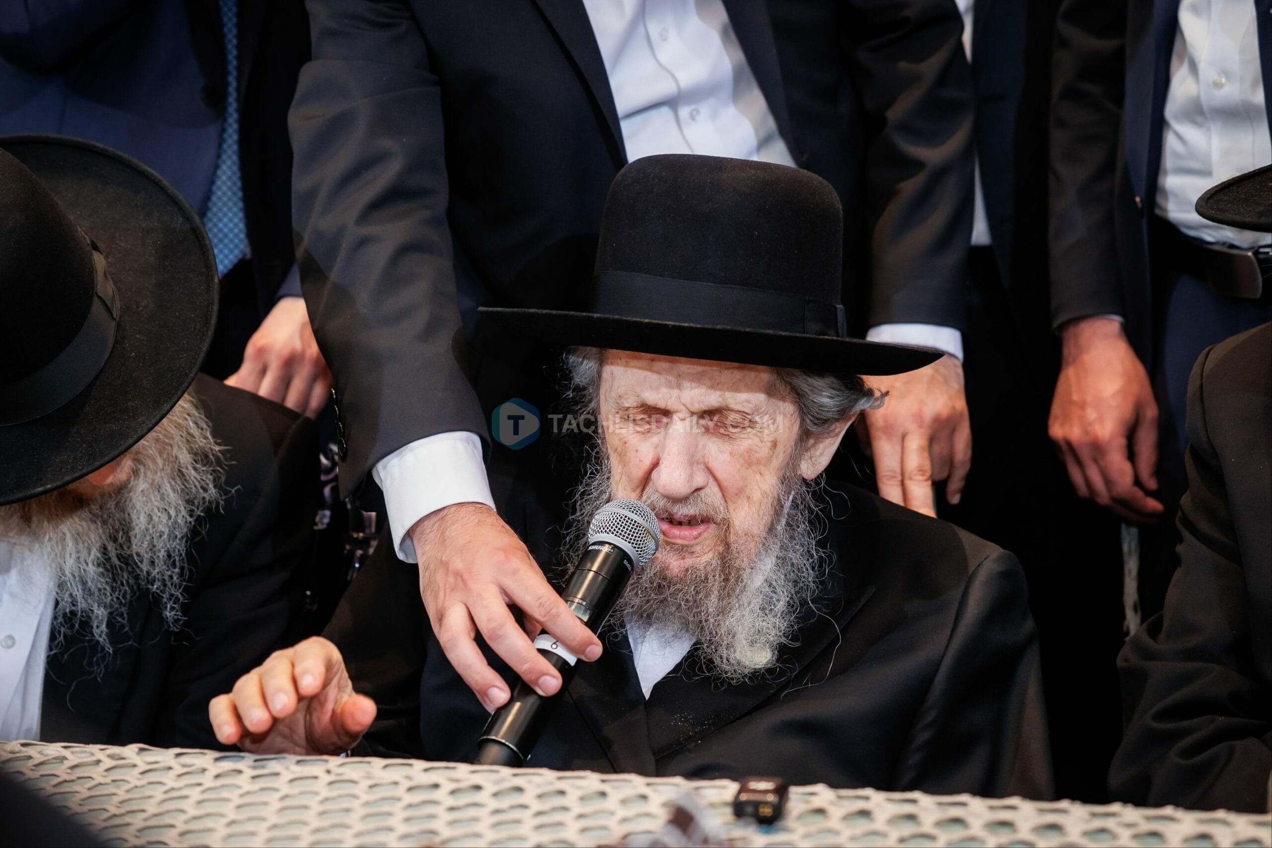 VIDEOS & PICTURES: Historic Gedolim Visit to Brooklyn - TachlisDaily.com