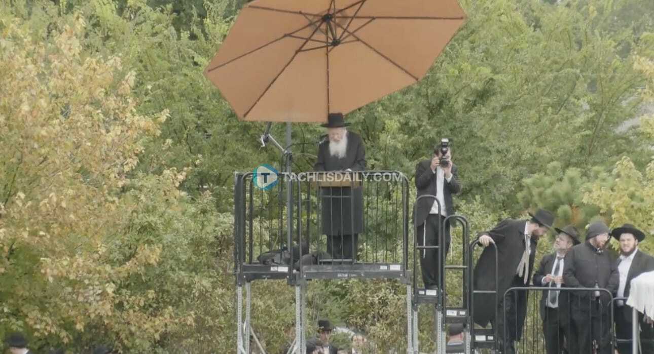 WATCH: ATZERES TEFILLAH FOR GEZEIRAS GIYUS IN LAKEWOOD - TachlisDaily.com