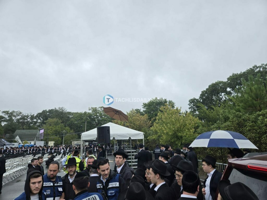 PHOTOS: Atzeres Tefillah for Gezeiras Giyus In Lakewood - TachlisDaily.com